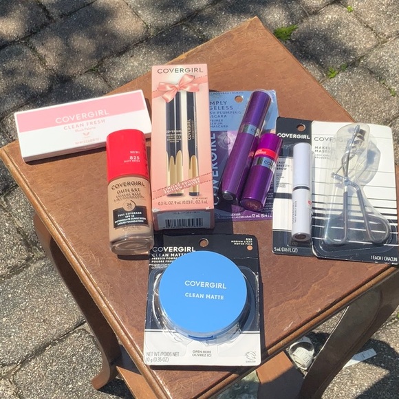 COVERGIRL | Makeup | Covergirl 8 Piece Makeup Bundle Foundation Mascara ...